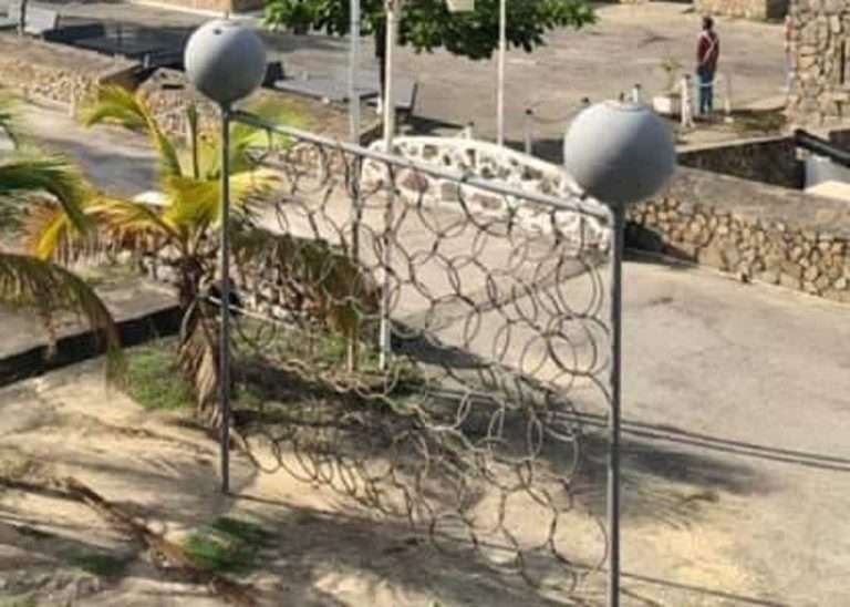 Breaching Carlisle Bay Torpedo Net Barbados 11 Sept 1942 - BajanThings